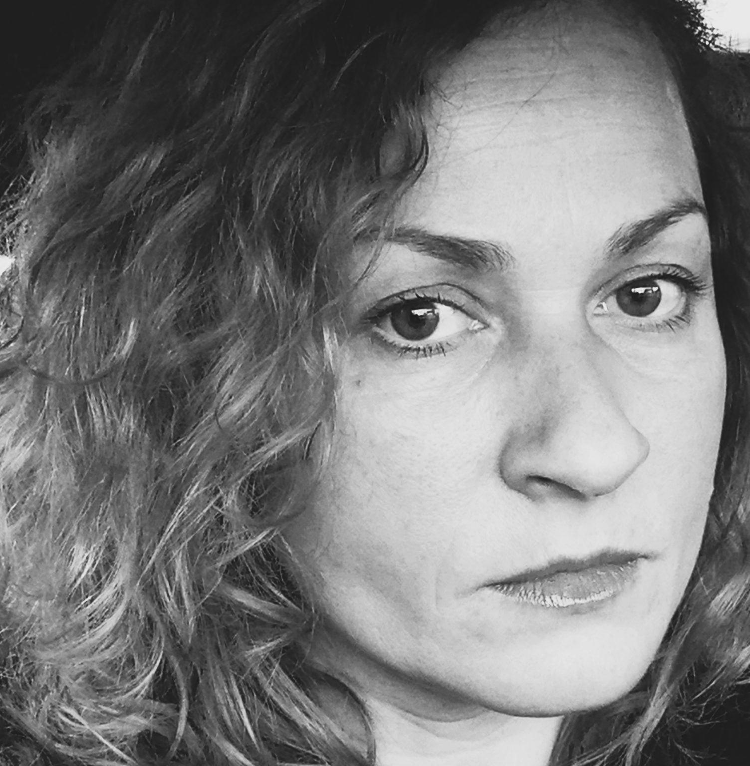 Musician Leyah through the eyes of the visual artist Daniela Grapă ...